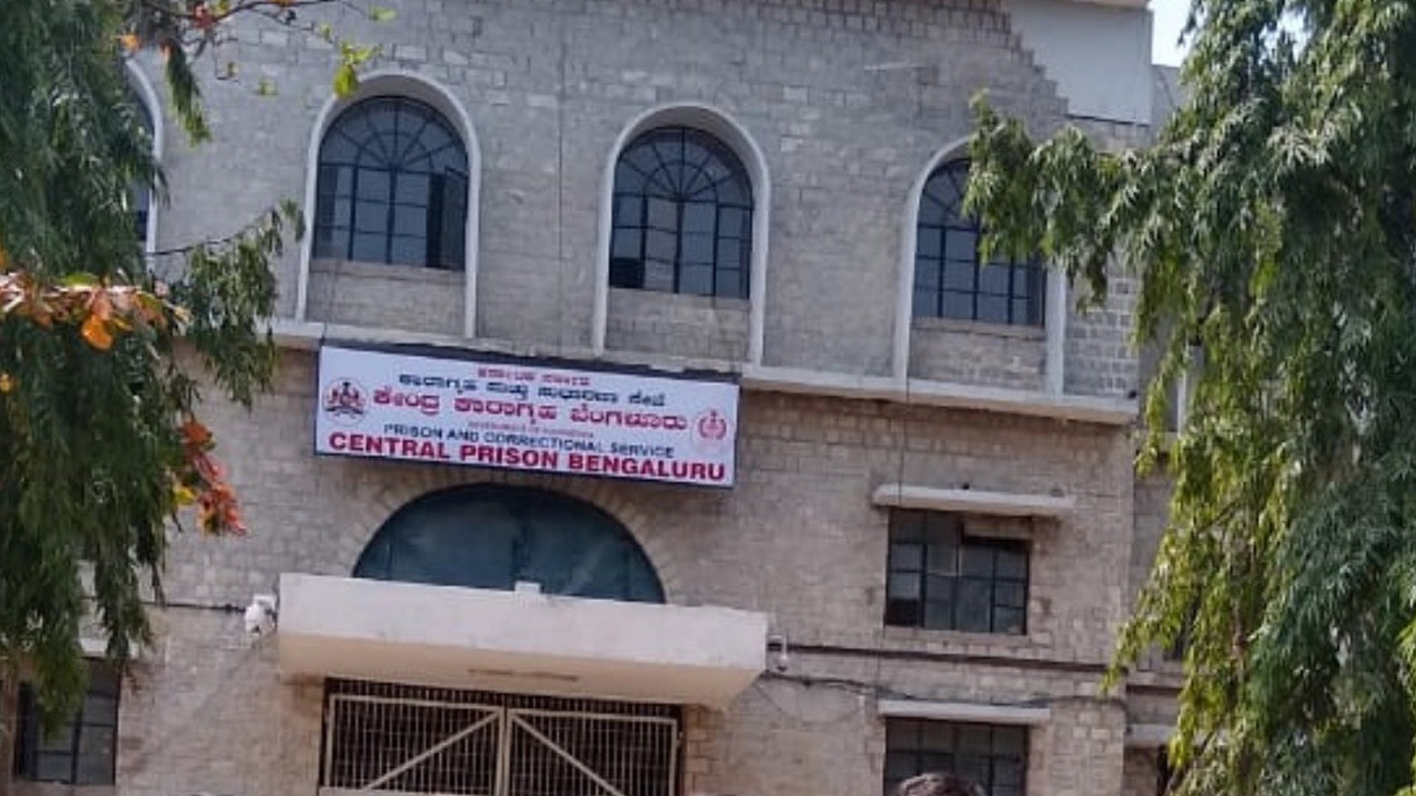 Karnataka High Court CJ Visits Central Prison On World Environment Day ...