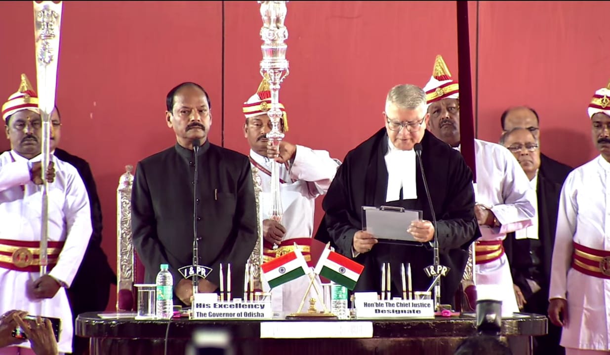 Justice Chakradhari Sharan Singh Takes Oath As 34th Chief Justice Of ...